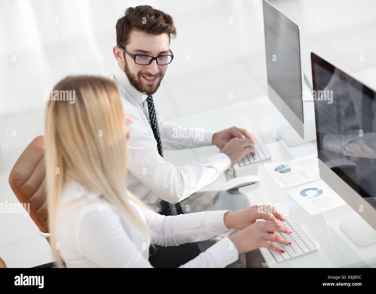 woman employee sitting at a Desk in the office Stock Photo - Alamy