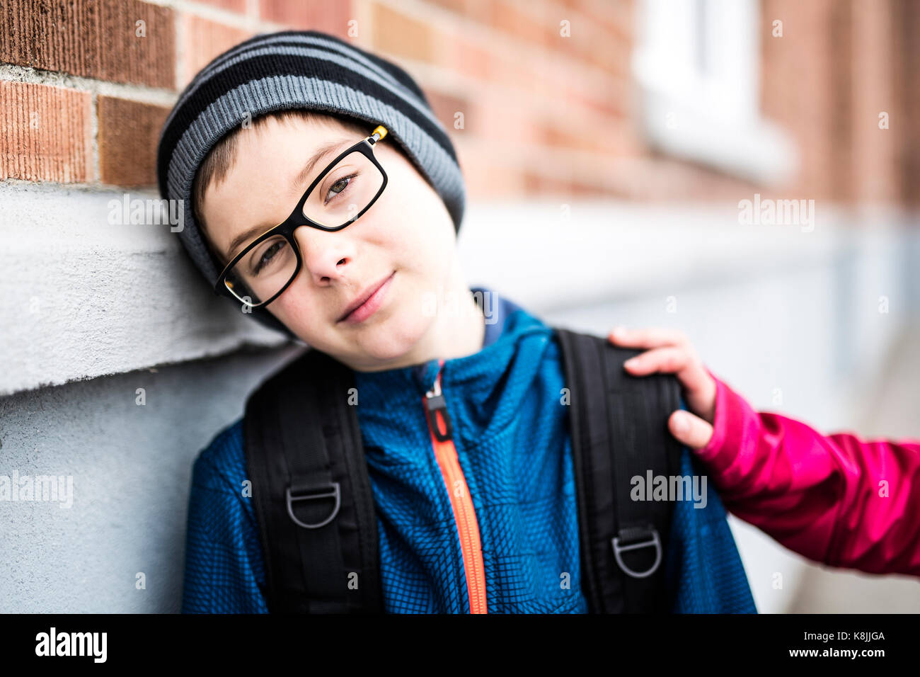 Elementary school pupil outside with rucksack Stock Photo - Alamy