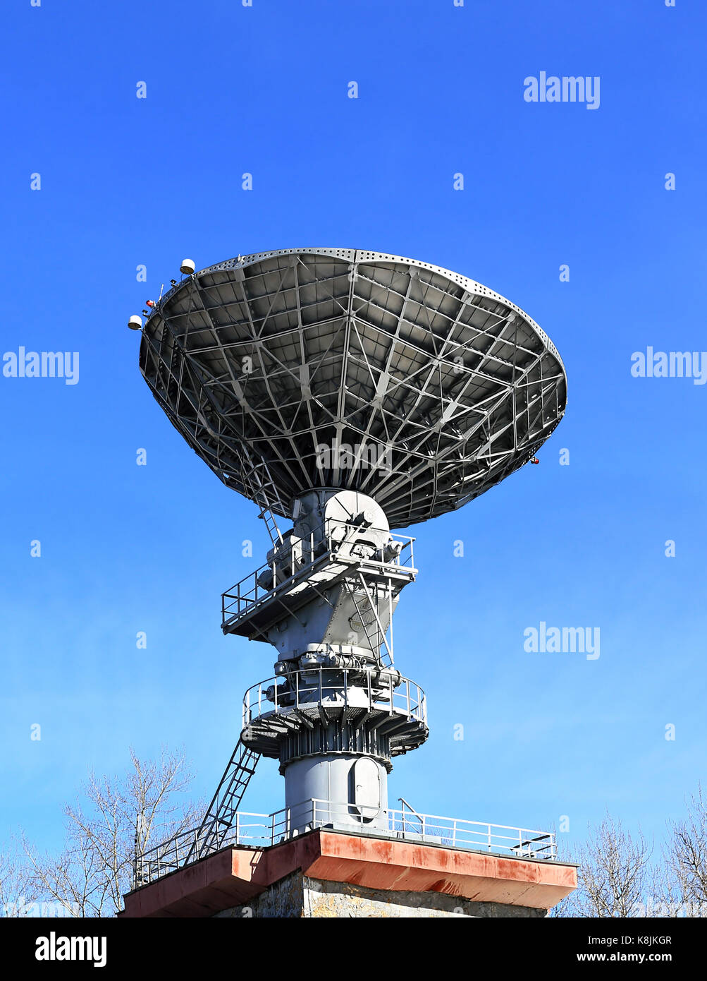 Parabolic reflector antenna hi-res stock photography and images - Alamy