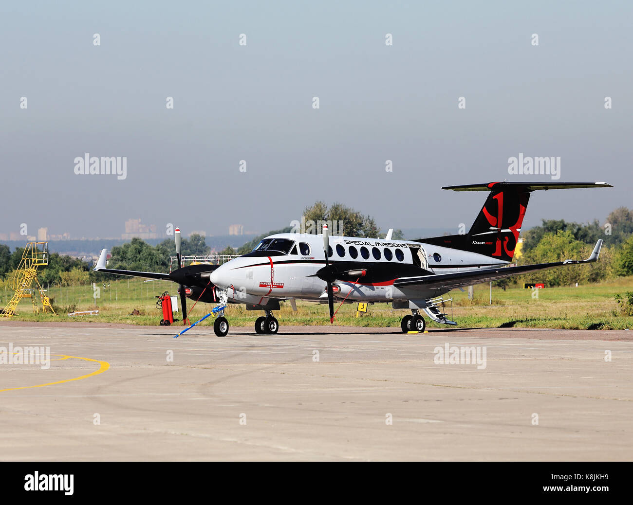 Small passenger aircraft hi-res stock photography and images - Alamy