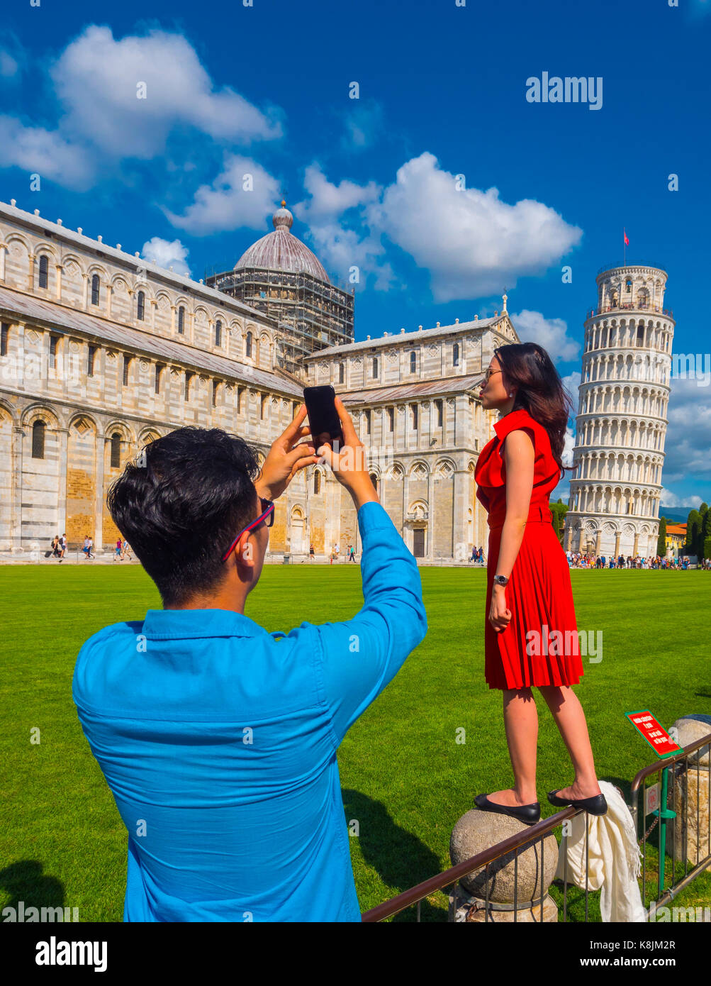 Pisa tourists posing for photos at the Leaning Tower - PISA TUSCANY ...