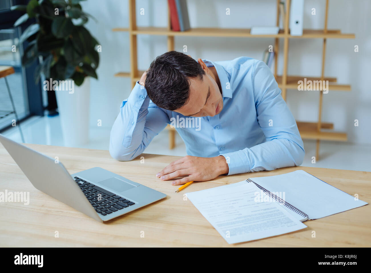 Man bowing hi-res stock photography and images - Alamy