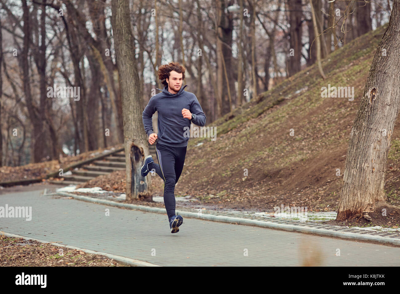Run park winter hi-res stock photography and images - Alamy