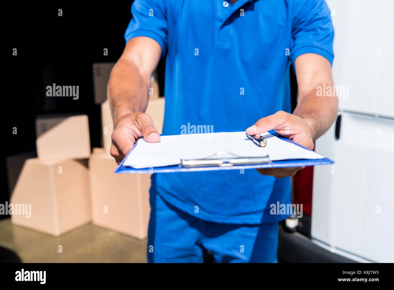 Delivery man hi-res stock photography and images - Alamy