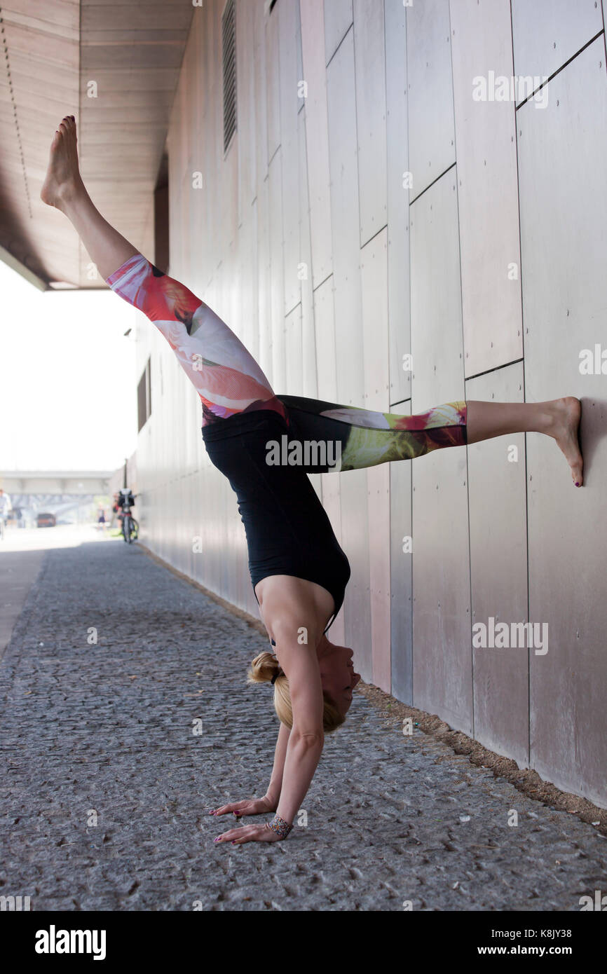 Woman doing outdoor workout in the city Stock Photo - Alamy