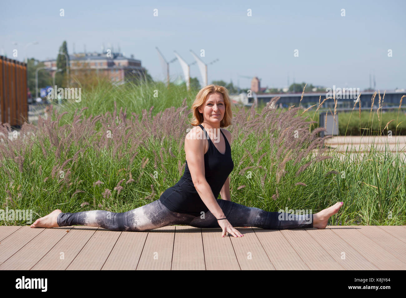 Woman doing outdoor workout in the city Stock Photo - Alamy