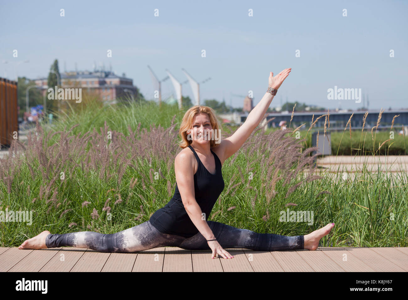 Woman doing outdoor workout in the city Stock Photo - Alamy