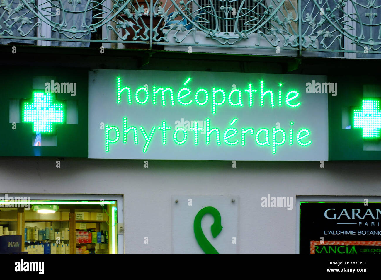 OUTSIDE OF A CHEMIST'S SHOP Stock Photo - Alamy