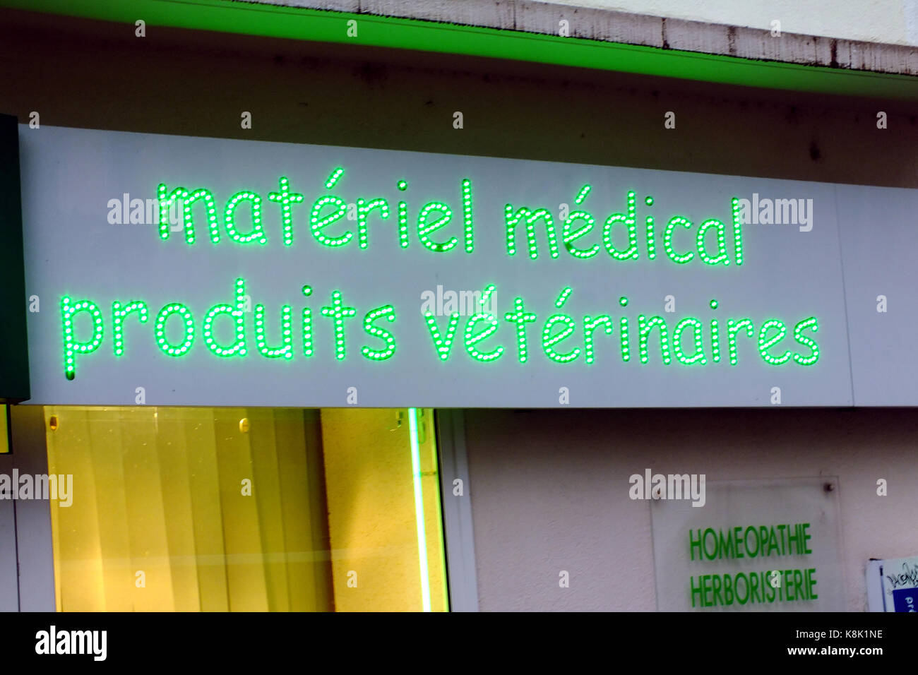 OUTSIDE OF A CHEMIST'S SHOP Stock Photo - Alamy