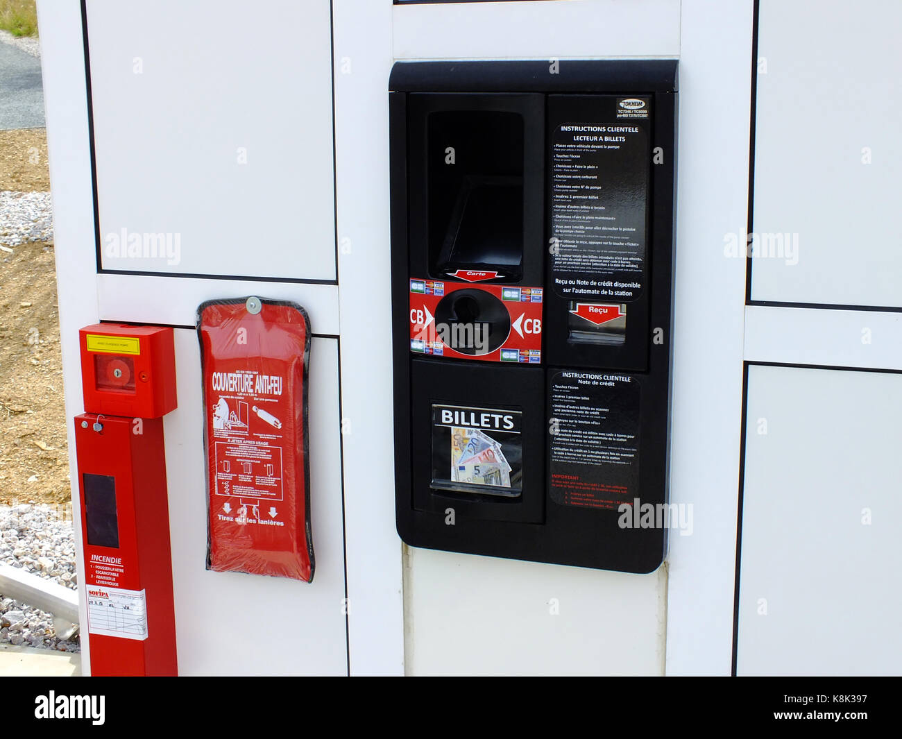 Self service stations hi-res stock photography and images - Alamy