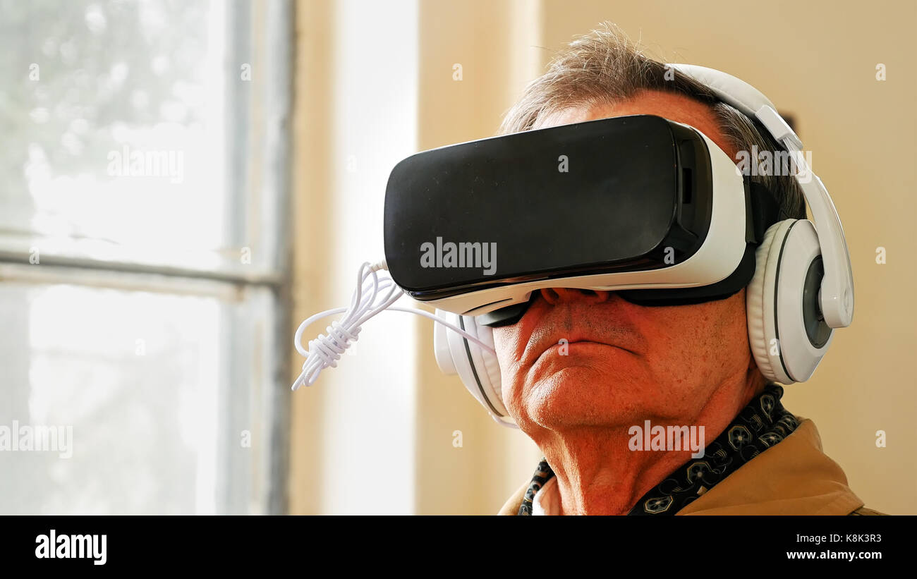 Senior old man wearing VR headset Stock Photo - Alamy