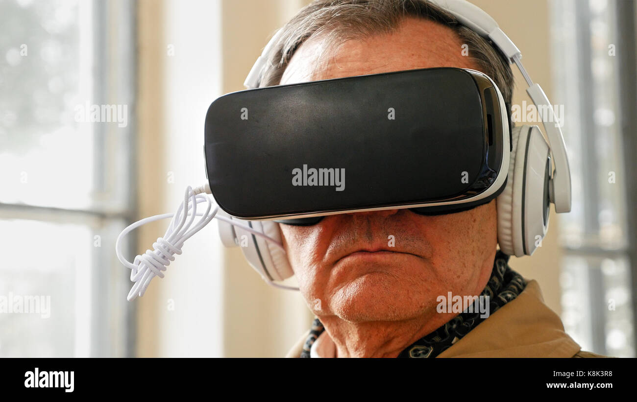 Senior old man wearing VR headset Stock Photo - Alamy