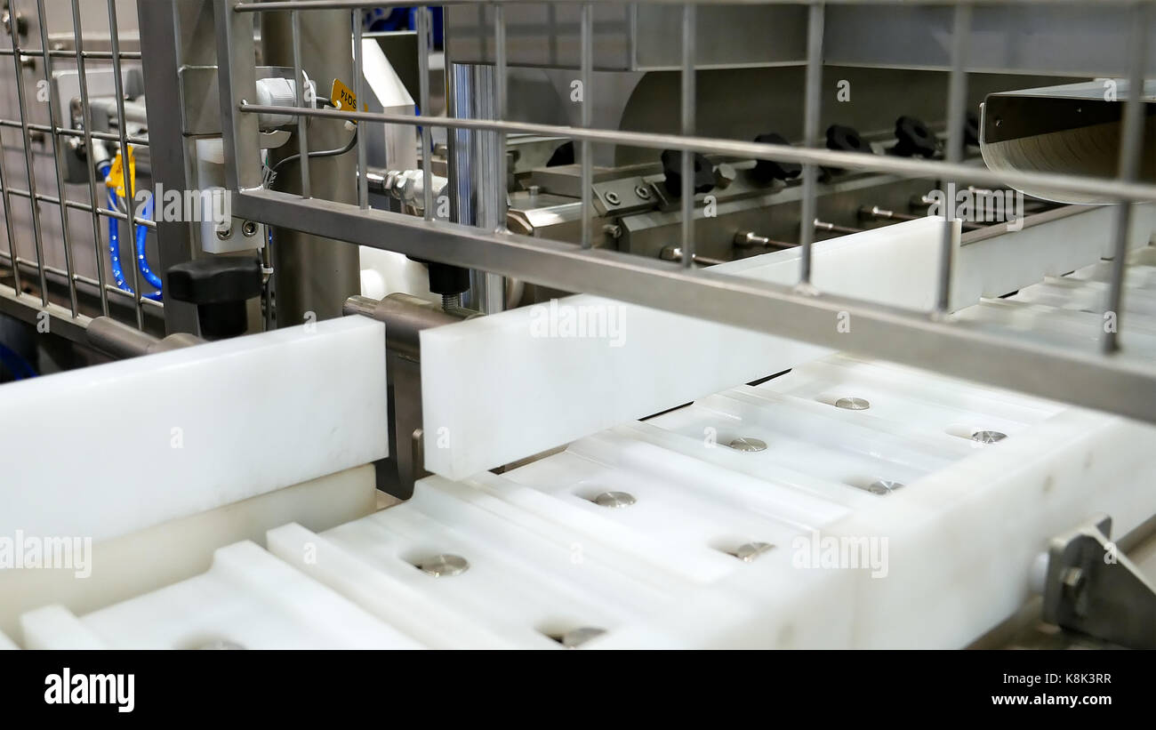 Food packing conveyor hi-res stock photography and images - Alamy