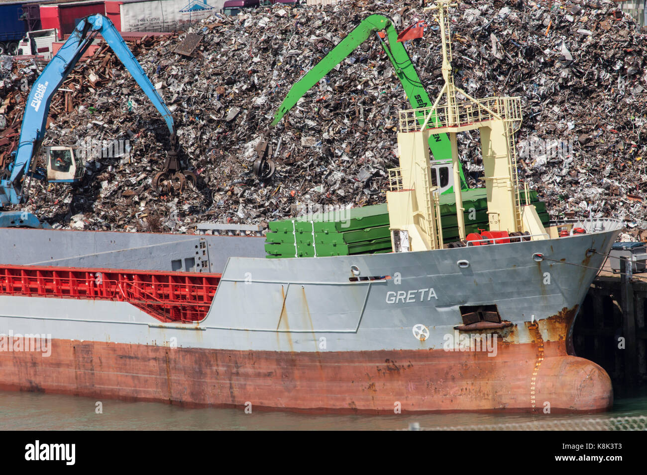 Cranes loading scrap onto a ship in Newhaven Stock Photo - Alamy