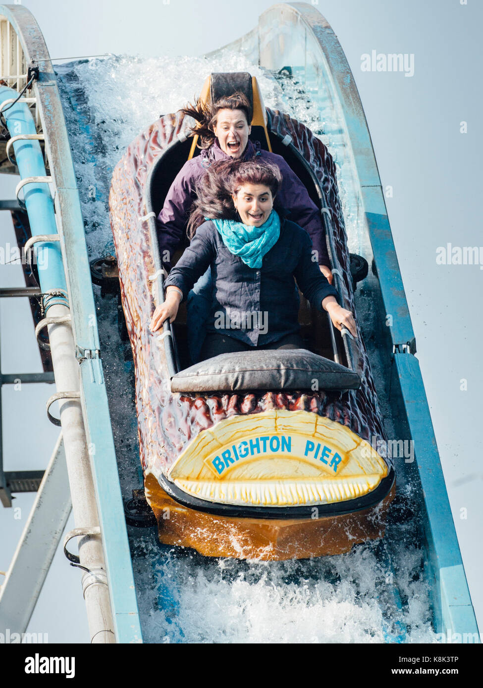 Water splash ride theme park hi-res stock photography and images - Alamy