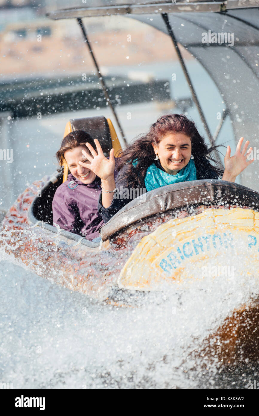 Water splash ride theme park hi-res stock photography and images - Alamy