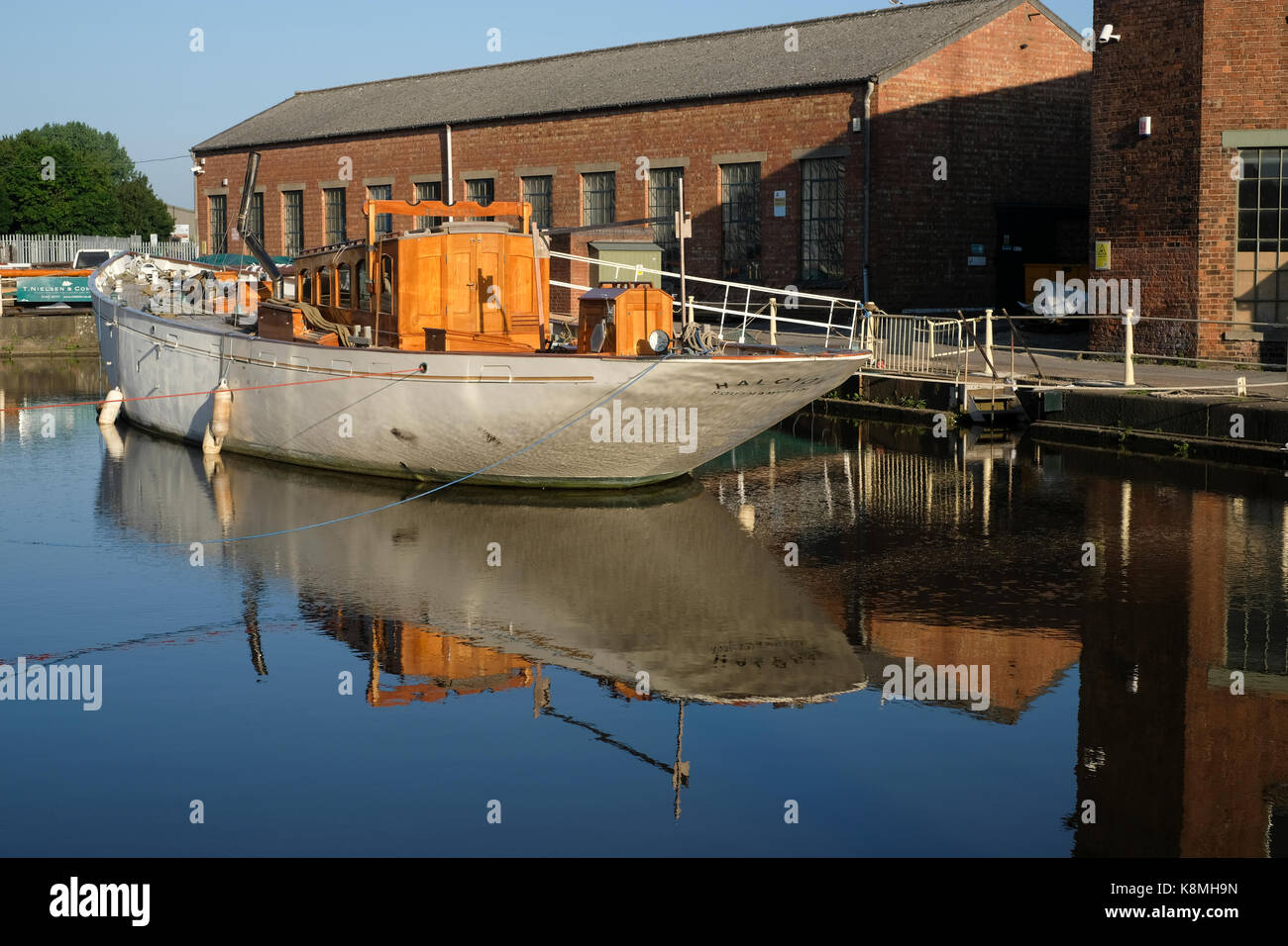 Classic yacht restoration hi-res stock photography and images - Alamy