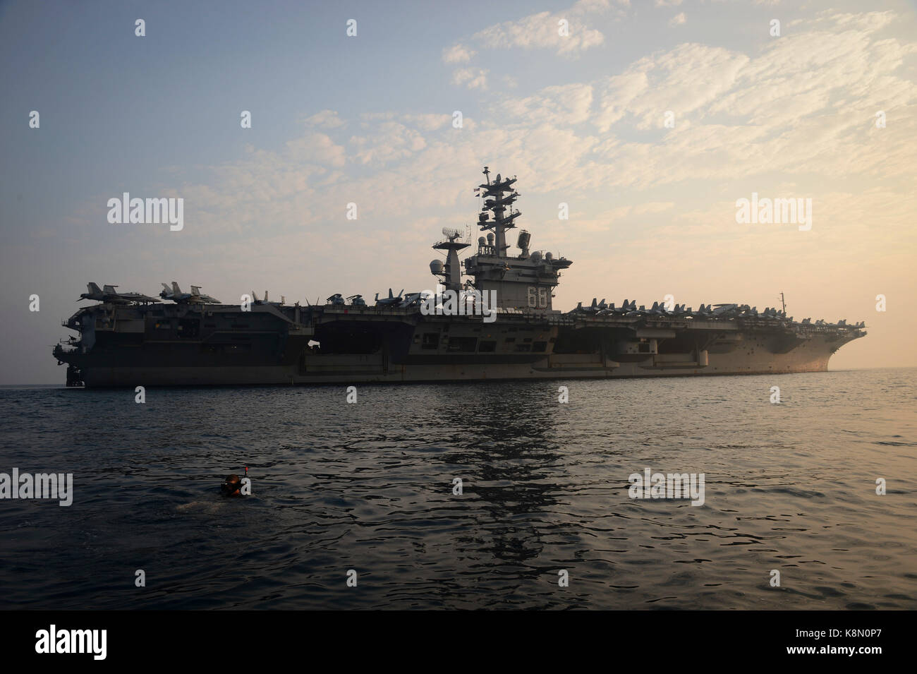 Aircraft carrier uss nimitz cvn 68 hi-res stock photography and images ...