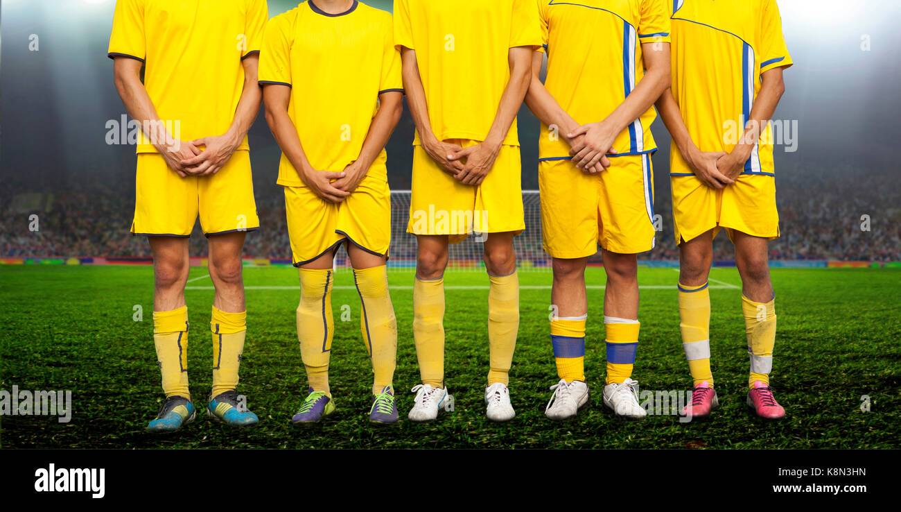 Defensive wall football hi-res stock photography and images - Alamy