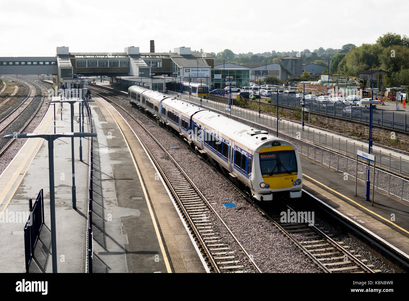 Train leaving banbury station hi-res stock photography and images - Alamy