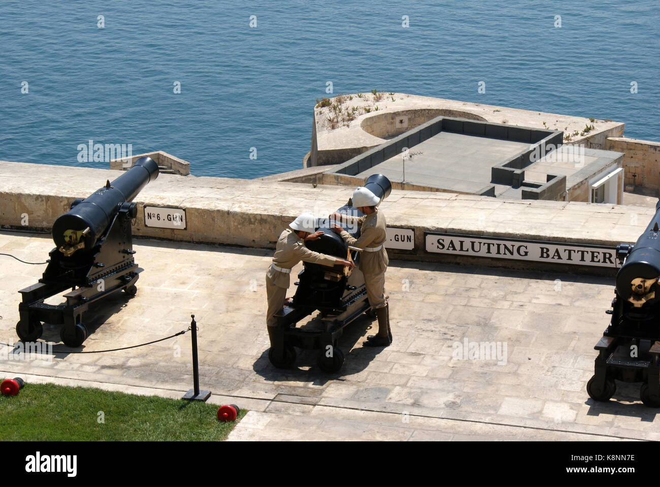 Artillery soldiers firing battery from hi-res stock photography and ...