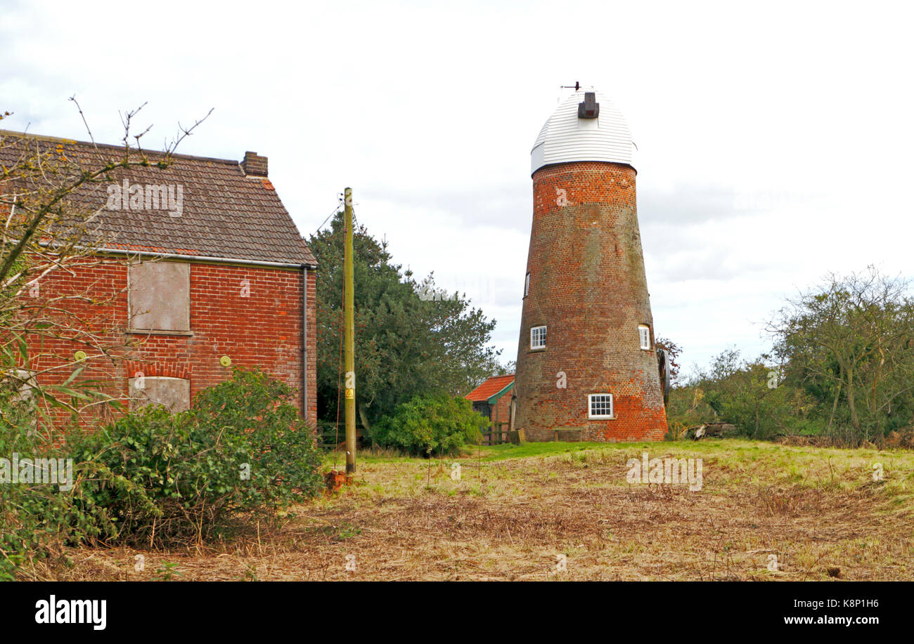 A view of Stubb Drainage Mill on the Norfolk Broads at Hickling ...