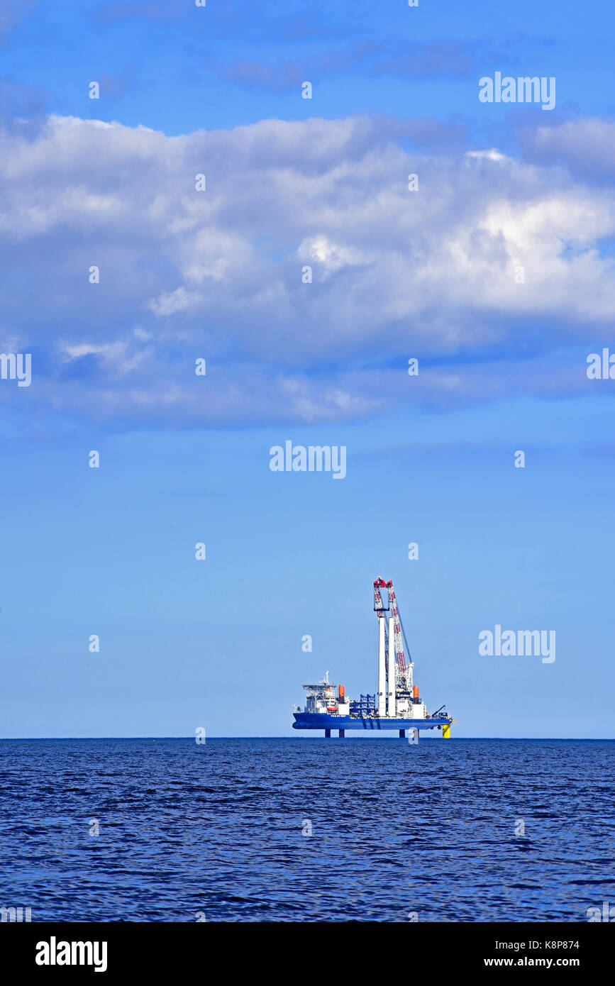 Blyth, UK. 20th Sep, 2017. Blyth North Sea Vole Au Vent jack up wind ...