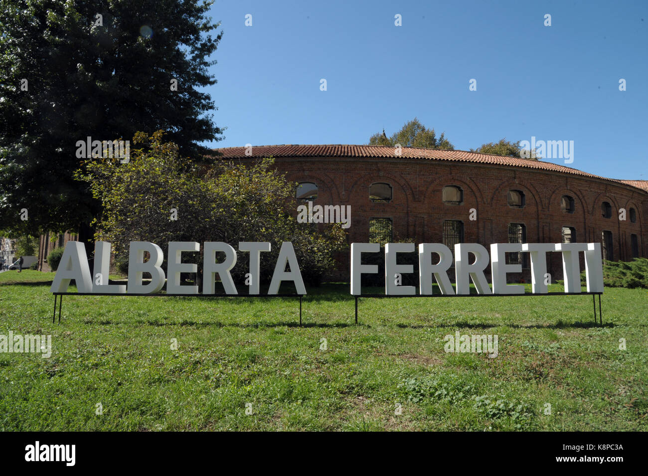 Milan, 20/09/2017 Arrival of models for the fashion show Alberta ...