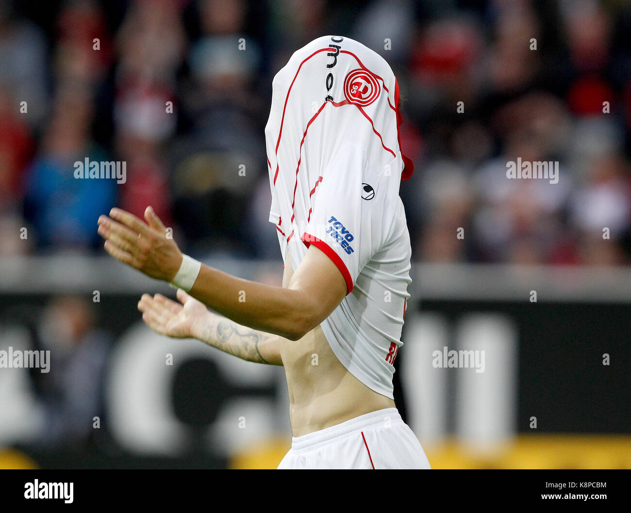 Duesseldorf, Germany. 20th Sep, 2017. Duesseldorf's Benito Raman pulls ...