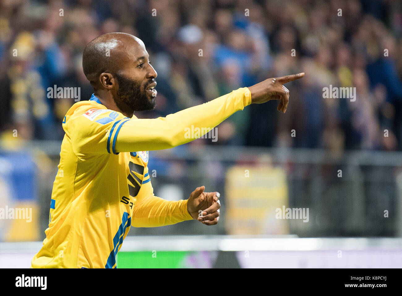 Braunschweig, Germany. 20th Sep, 2017. Braunschweig's Domi Kumbela ...