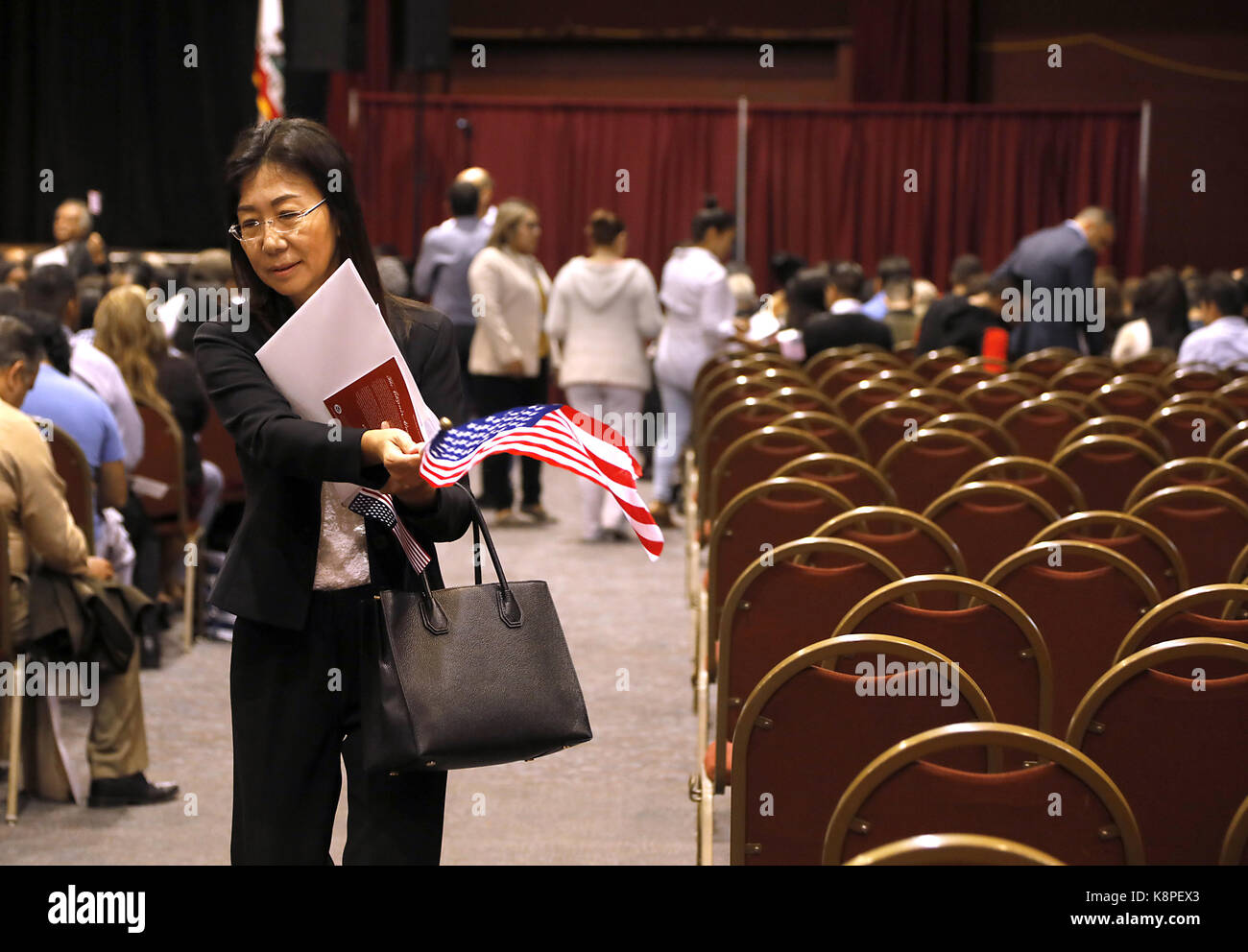 Us naturalization ceremony 2017 hi-res stock photography and images - Alamy
