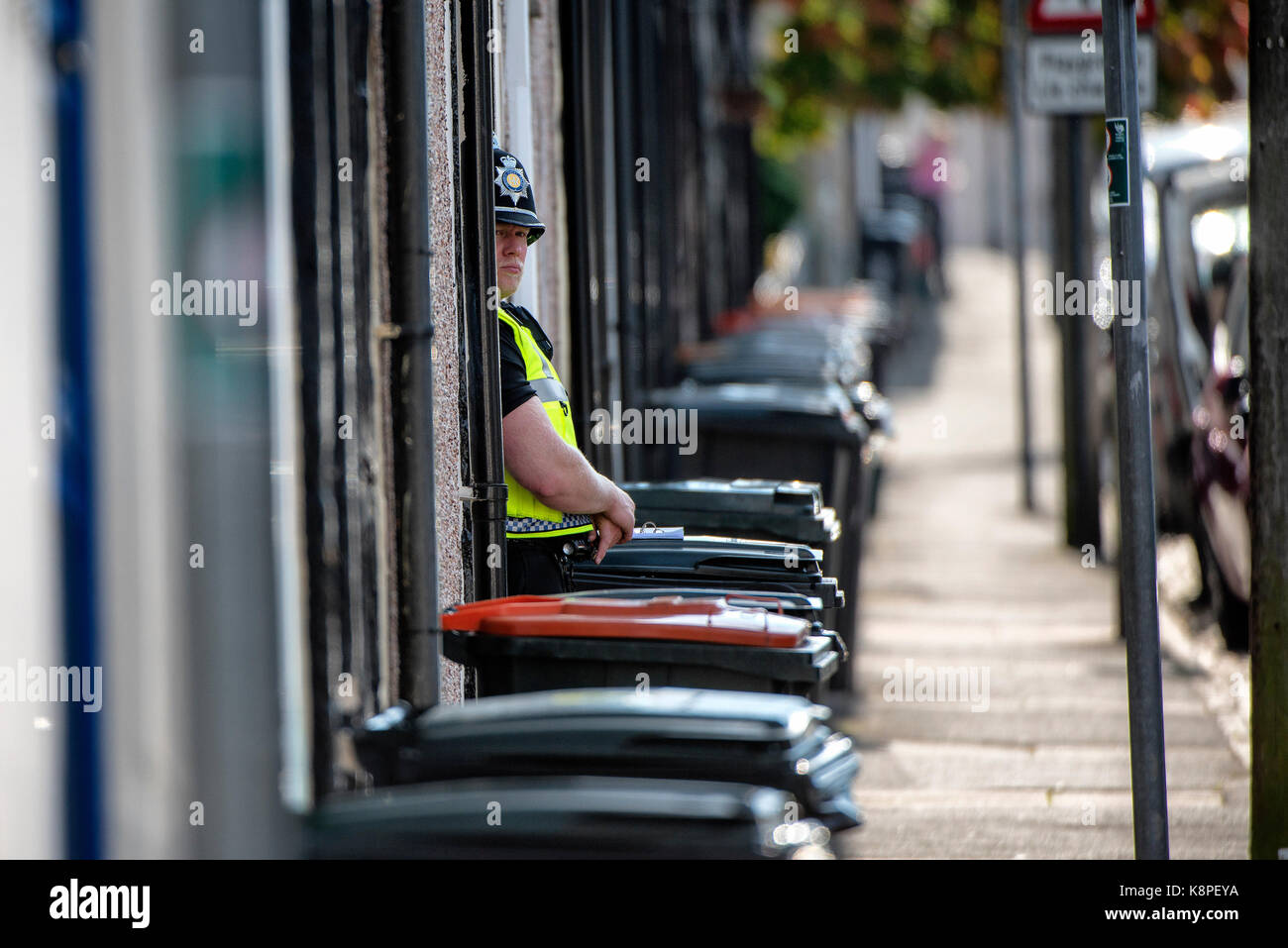 Police search property on street hi-res stock photography and images ...