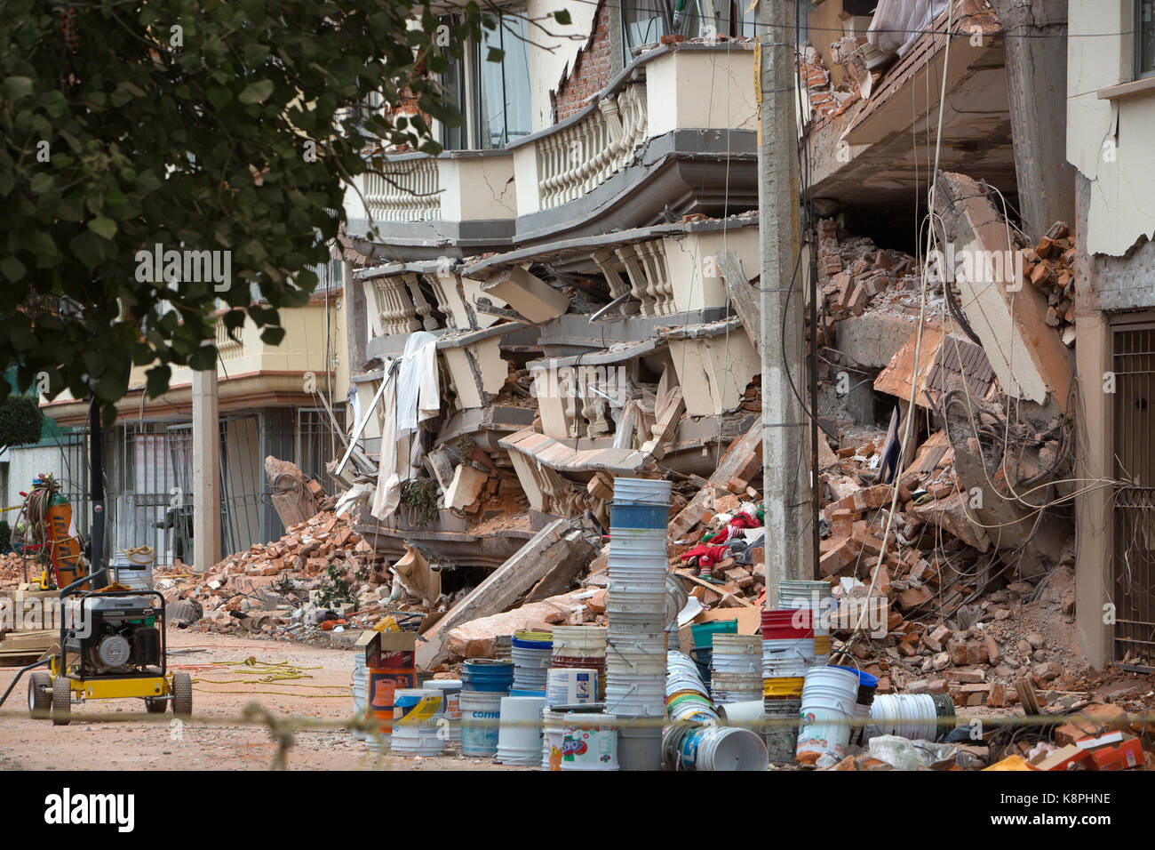 2017 mexico earthquake destruction hi-res stock photography and images ...