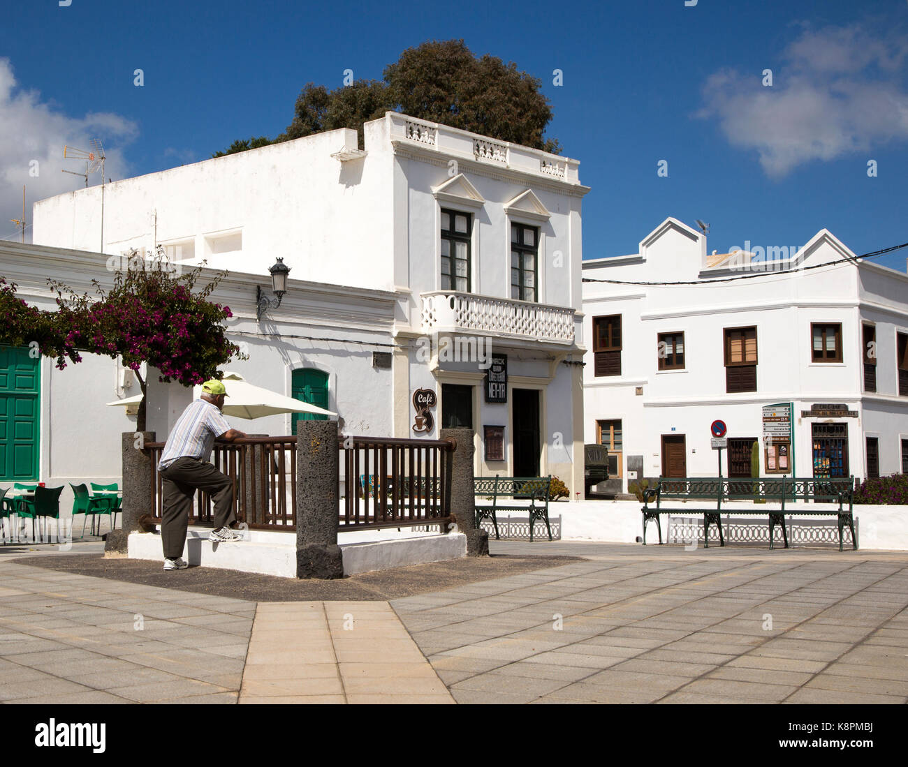 Historic whitewashed buildings hi-res stock photography and images - Alamy