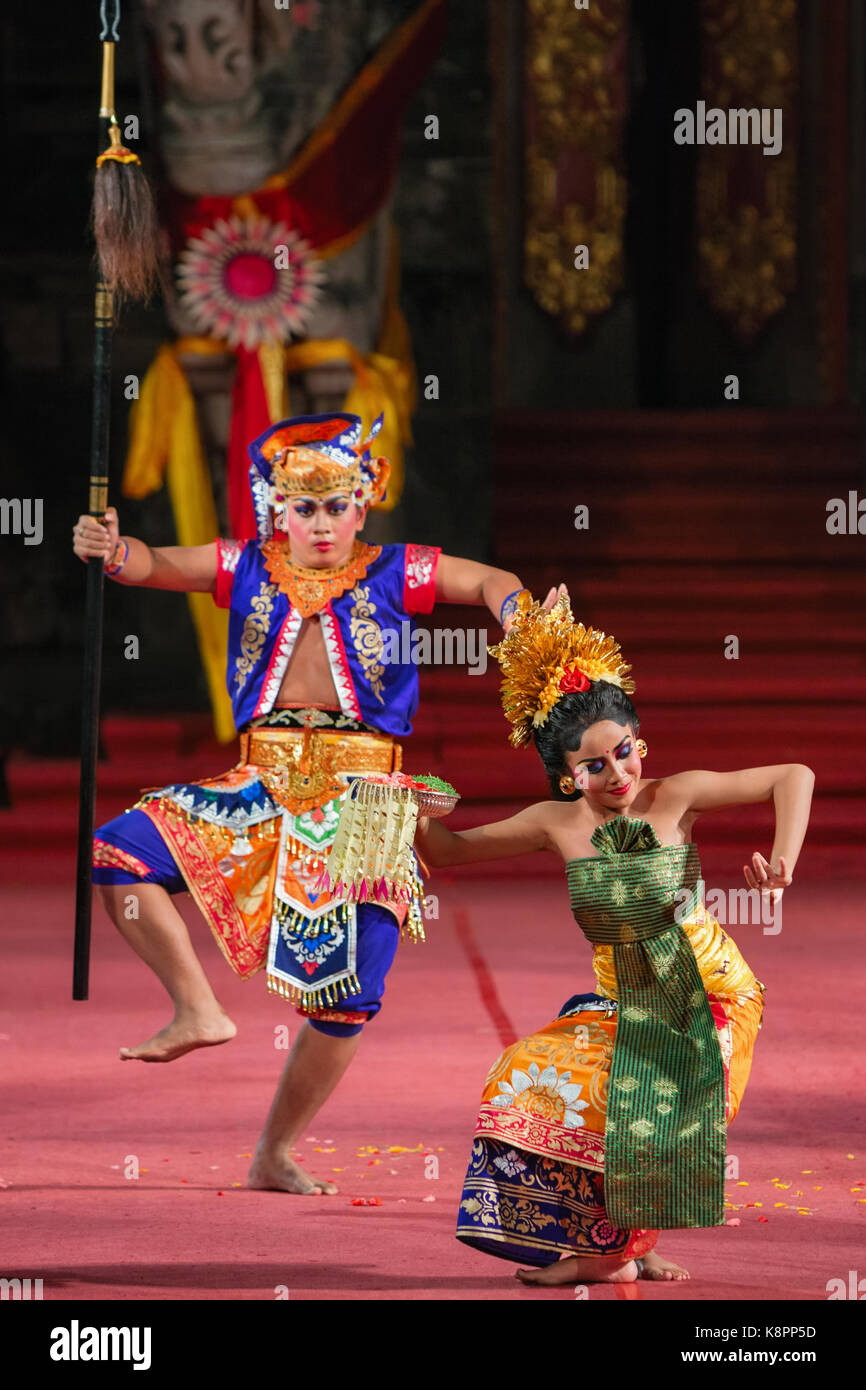 Balinese man in traditional costume hi-res stock photography and images ...