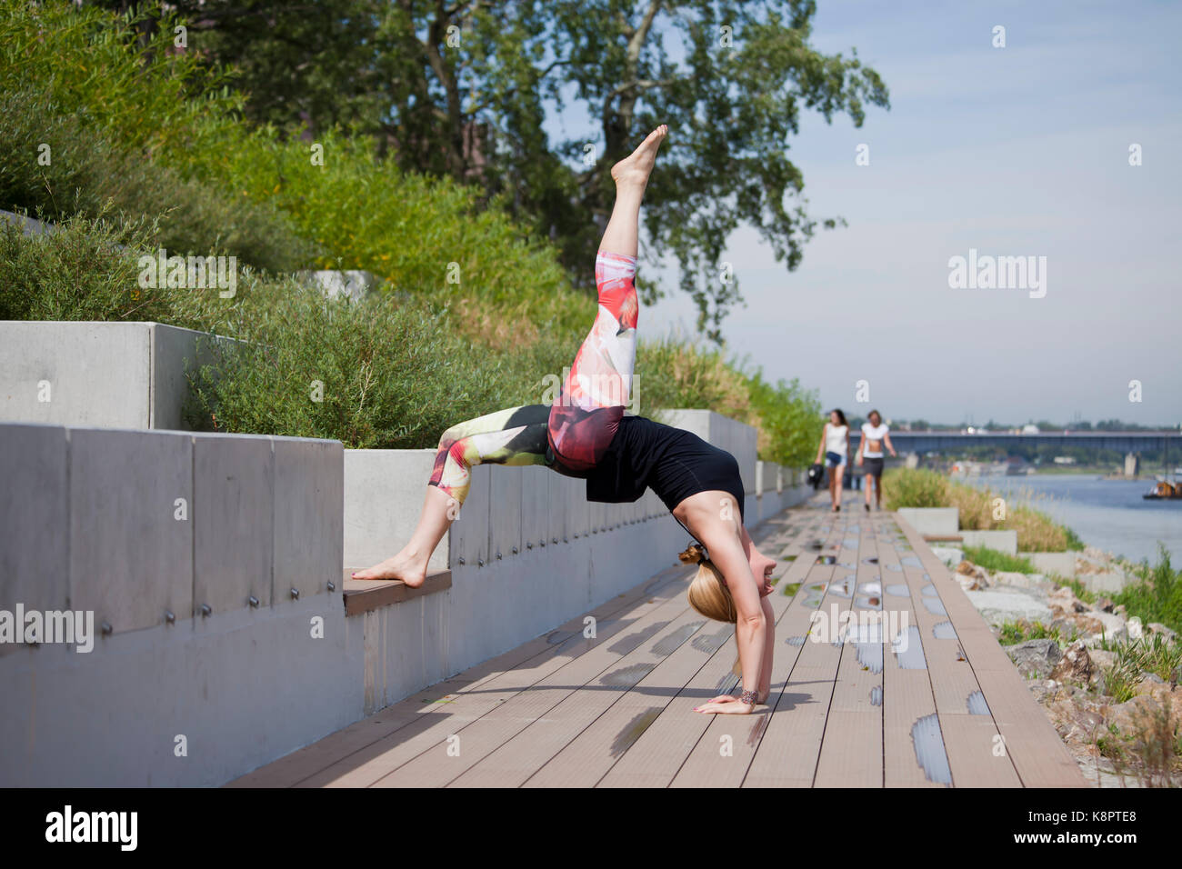 Woman doing outdoor workout in the city Stock Photo - Alamy
