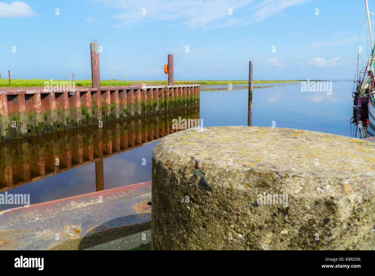 Quay wall hi-res stock photography and images - Alamy