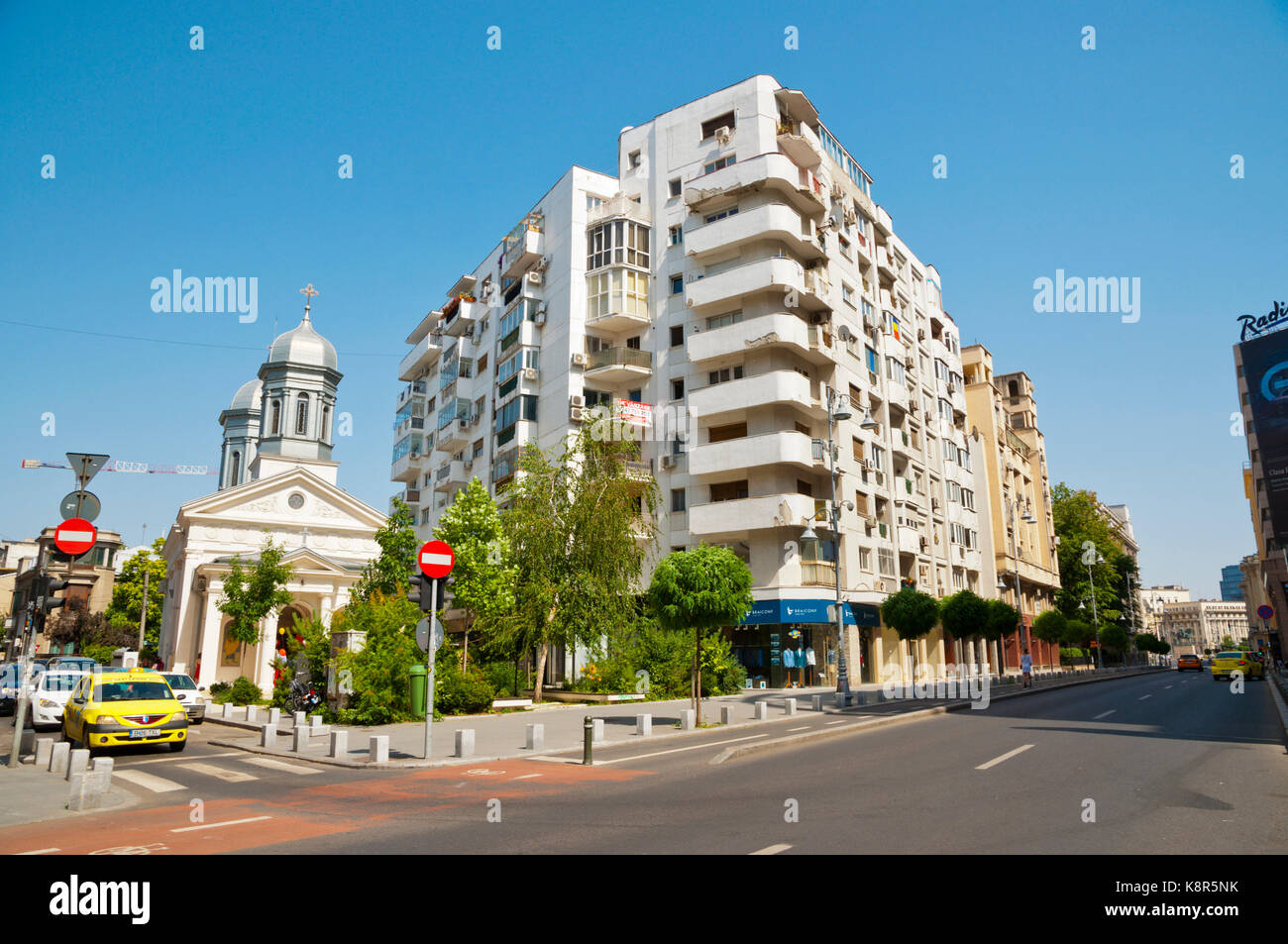 Calea Victoriei, with Biserica Alba, the White Church, Bucharest ...