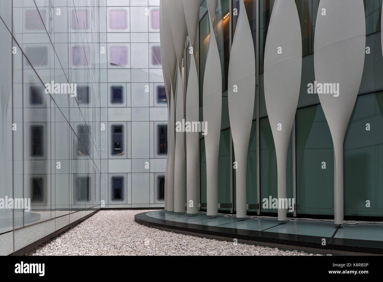 Central courtyard with main rotunda. Ten Trinity Square - Four Seasons ...