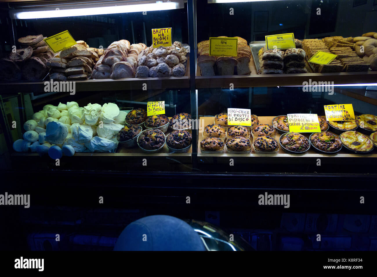 Bakers shop window hi-res stock photography and images - Alamy