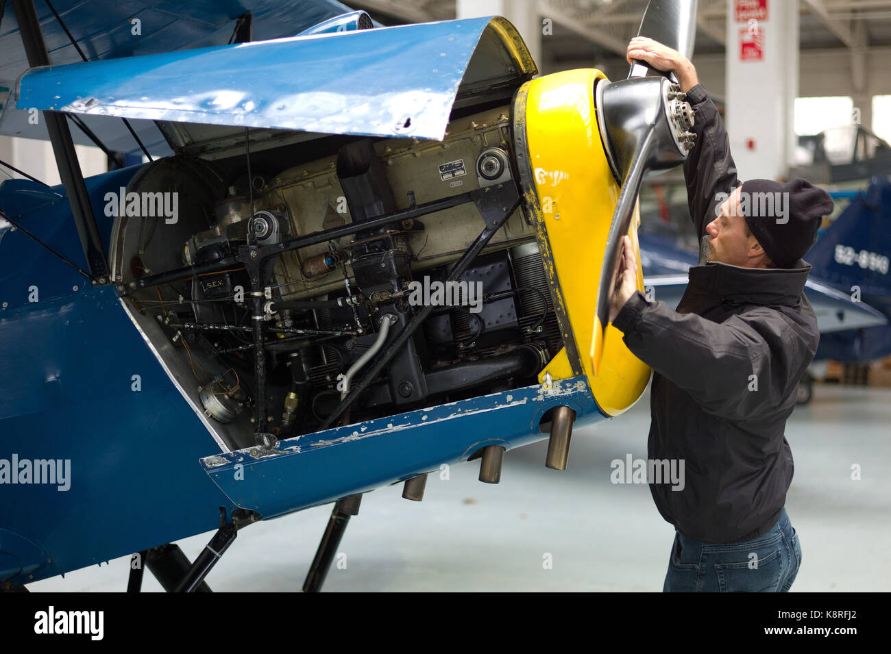 Mechanic working on plane Stock Photo - Alamy