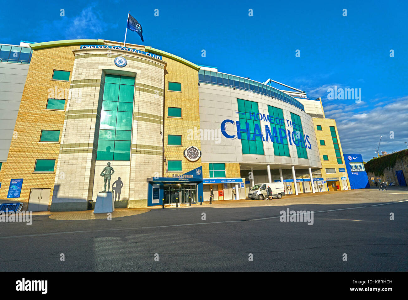 chelsea football stadium stamford bridge Stock Photo - Alamy