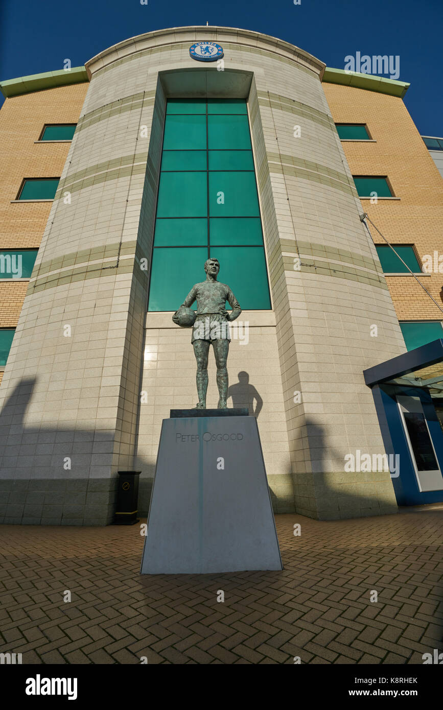 Stadium stamford bridge hi-res stock photography and images - Alamy