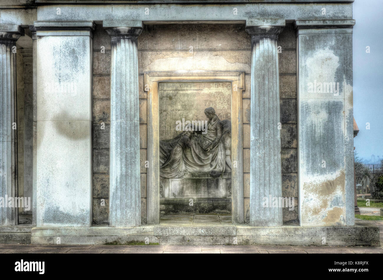 tomb at kensal rise cemetery Stock Photo - Alamy