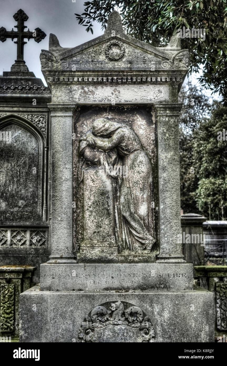 tomb at kensal rise cemetery Stock Photo - Alamy