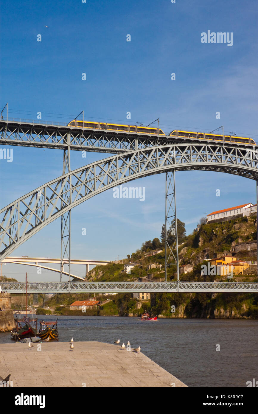 Porto metro train hi-res stock photography and images - Alamy