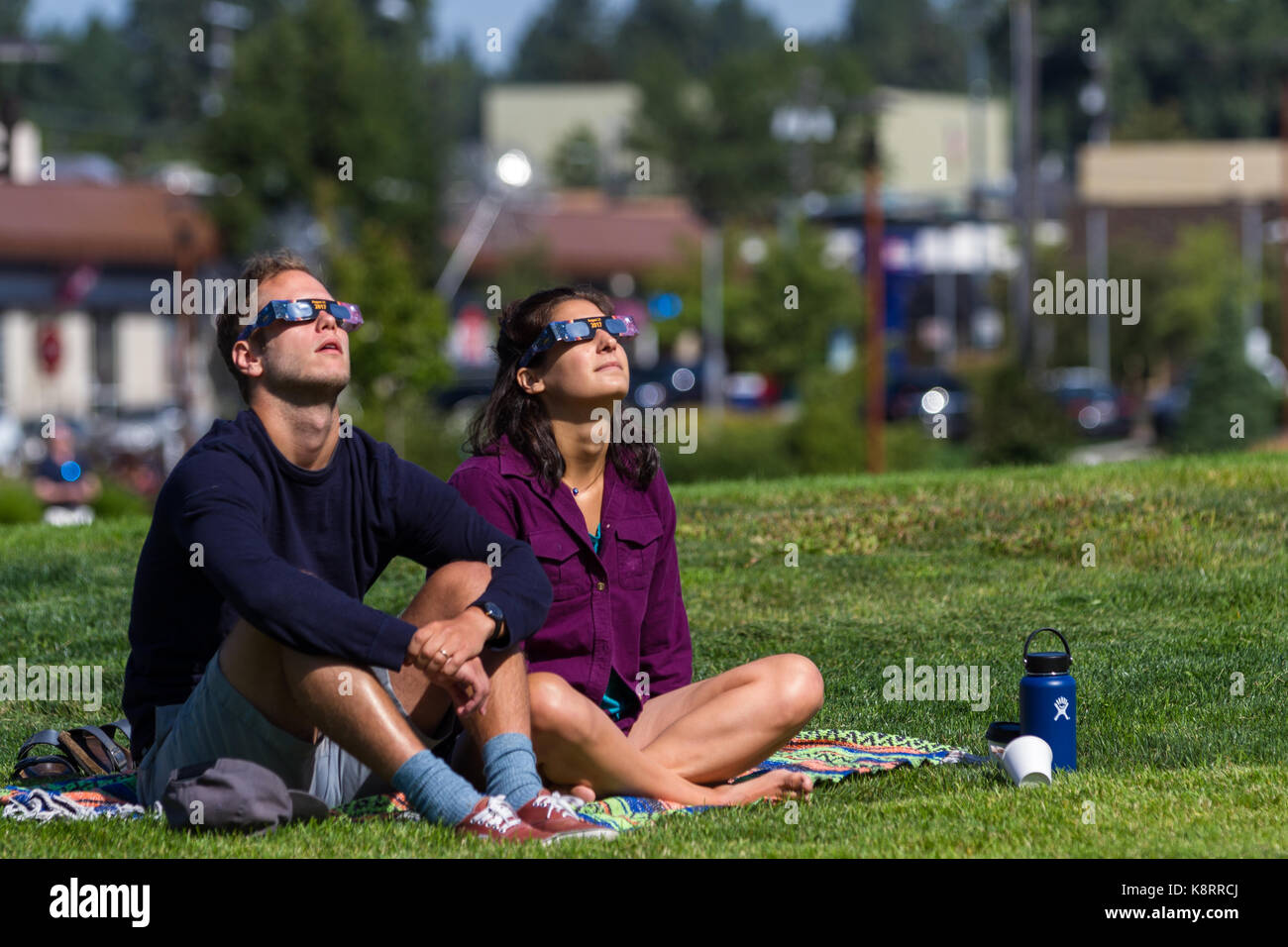 Couple watching solar eclipse hi-res stock photography and images - Alamy