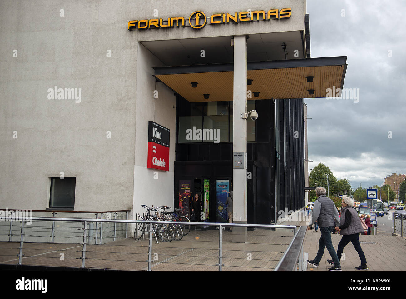 Couple going to movie theater hi-res stock photography and images - Alamy