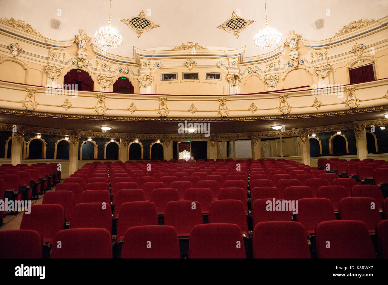 Couple going to movie theater hi-res stock photography and images - Alamy