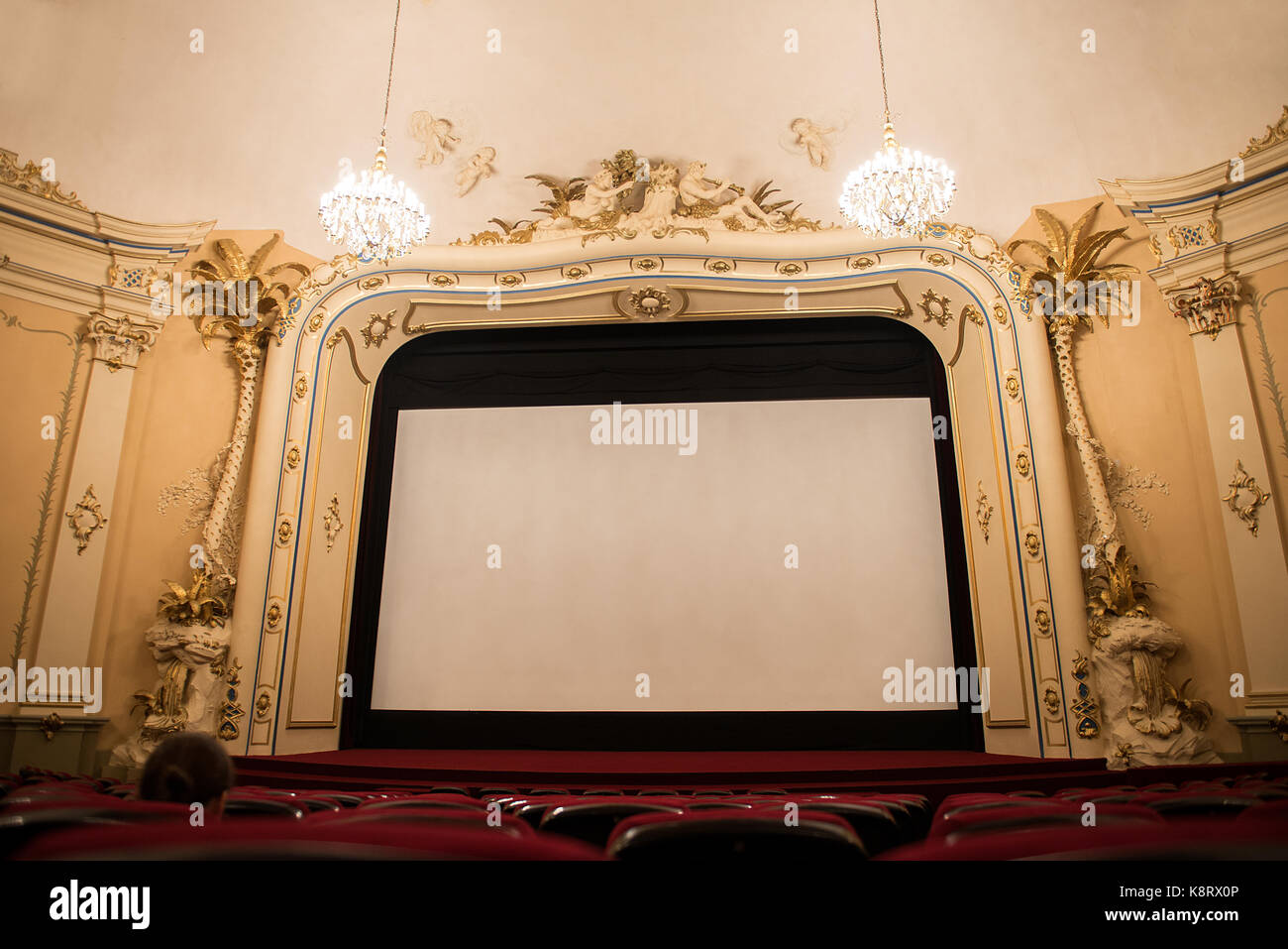 Couple going to movie theater hi-res stock photography and images - Alamy